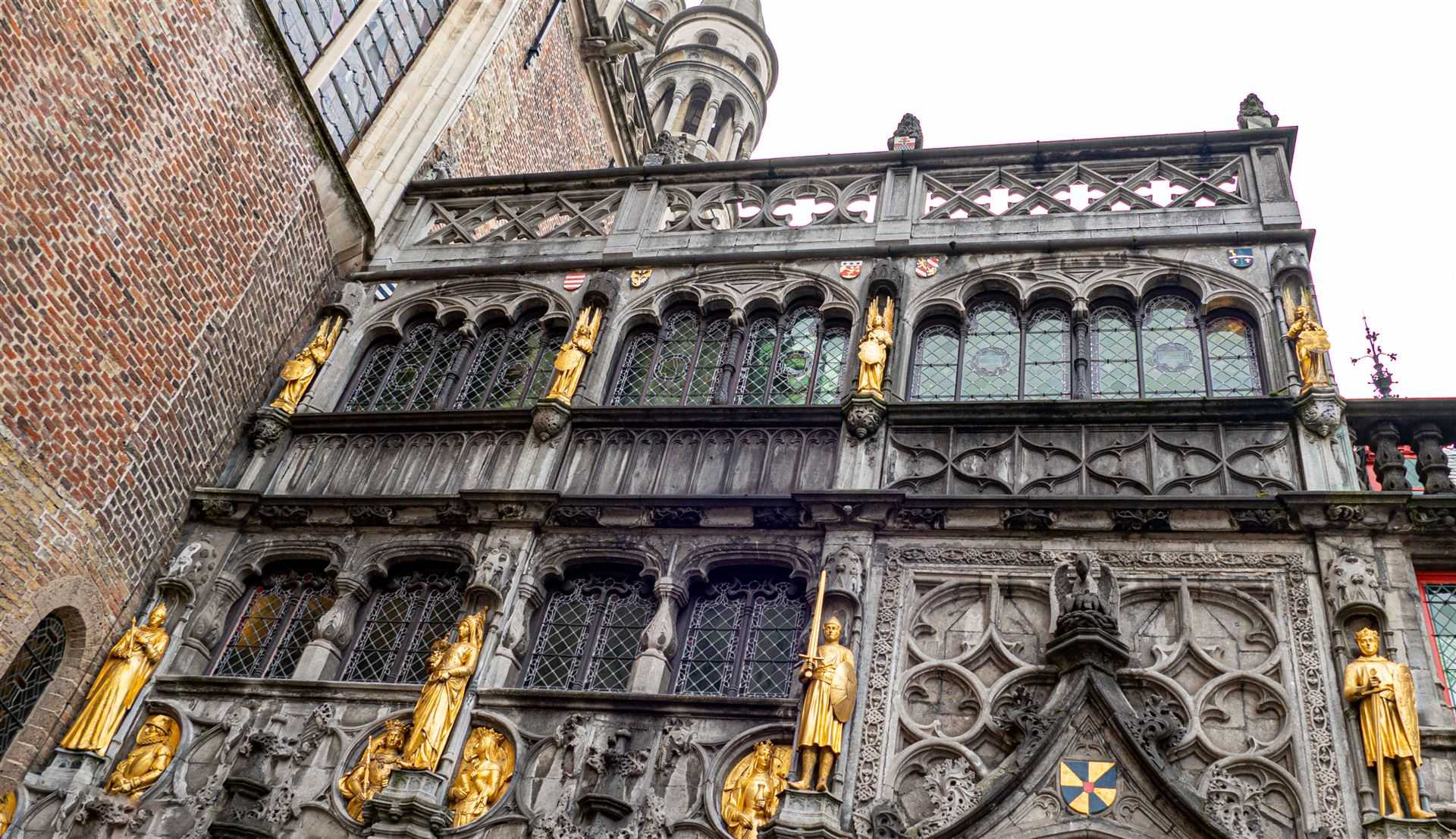 Die Heilig-Blut-Basilika in Brügge: Ein Ort der Andacht und Geschichte